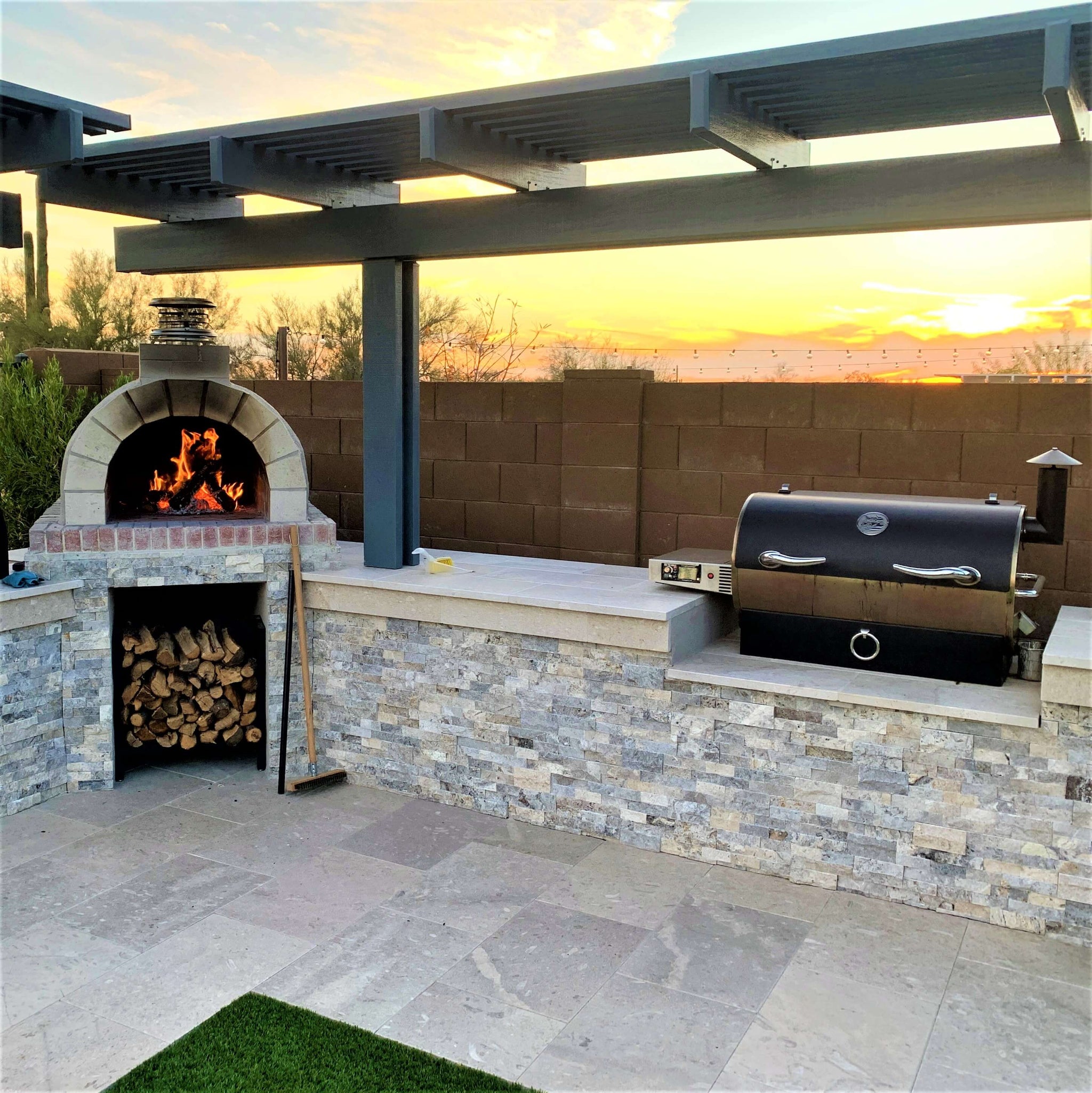 Outdoor Kitchen Grill with Pizza Oven and Extended Side Prep Counters ...
